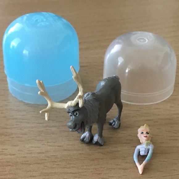 Disney | Toys | Elsa Sven Figure Removable Antlers Egg Capsule From ...